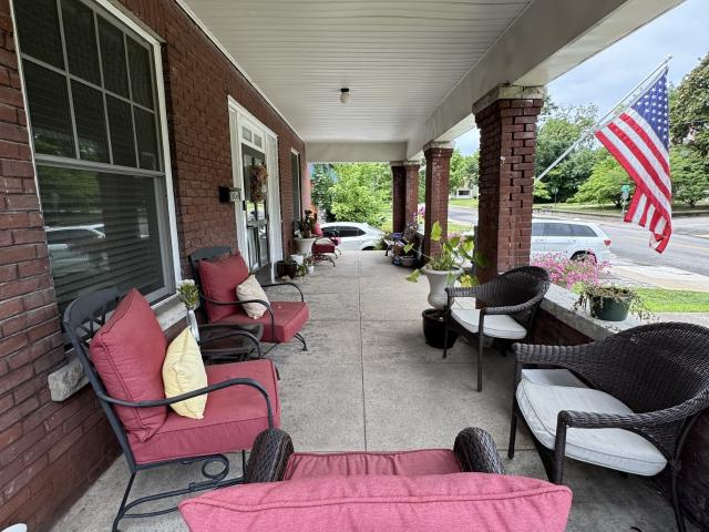 1806 S Main St