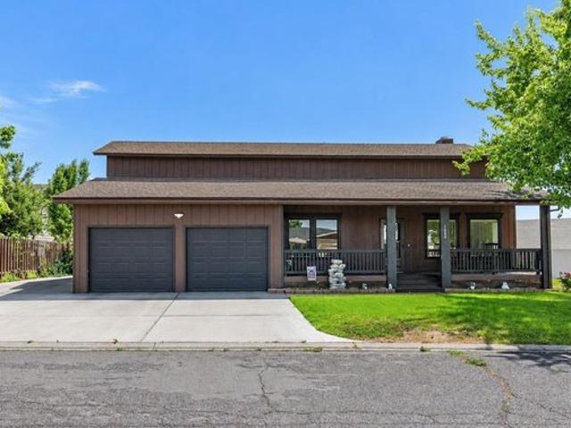 1806 Smith Ln, Grandview, WA 98930