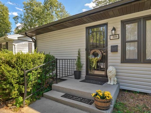 1806 W Scott St, Springfield, MO 65802