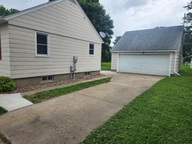 1806 2nd Street NE