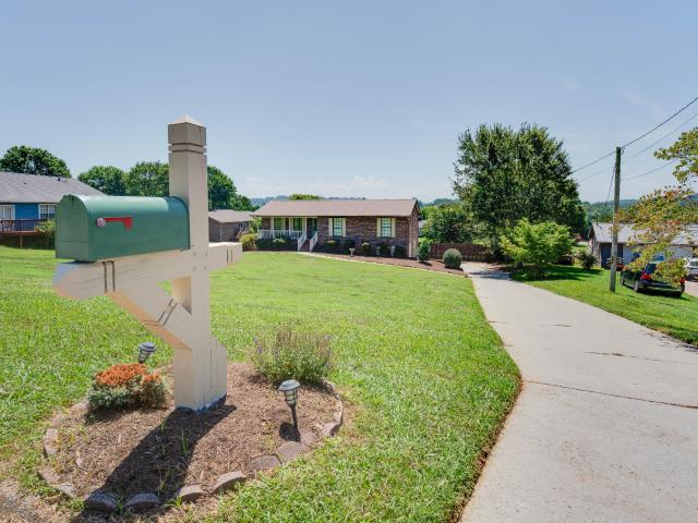 1807 Oakmont Circle