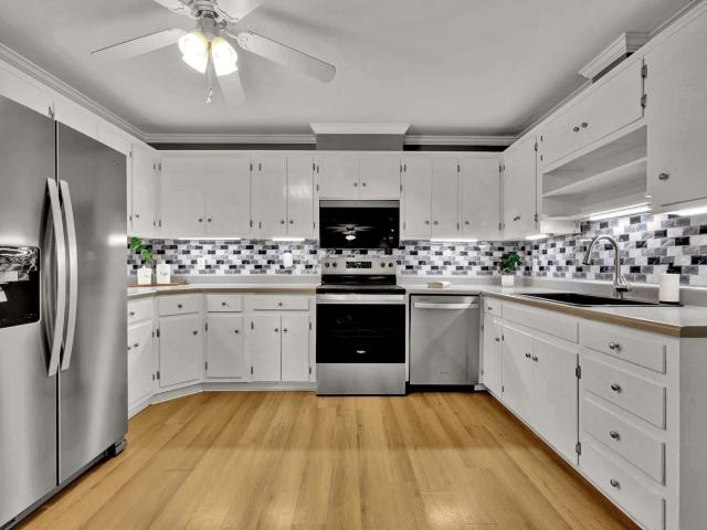 1807 Oakmont Dr