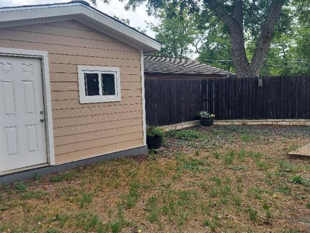 1807 Barbara St