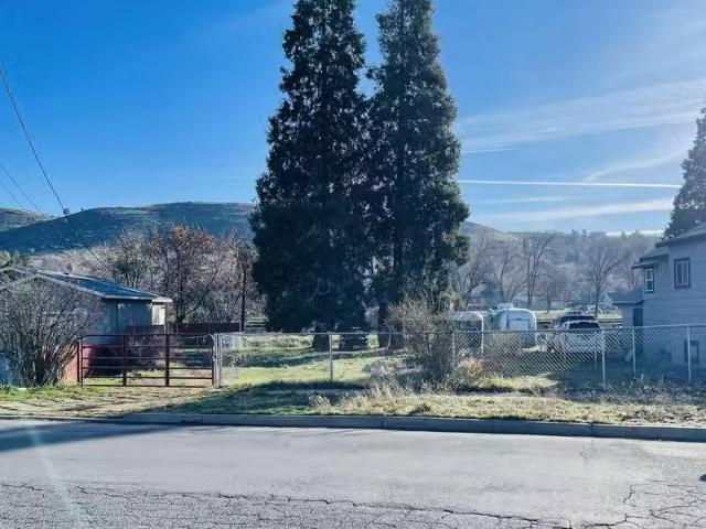 1807 Crescent Avenue, Klamath Falls, OR 97601 655733397