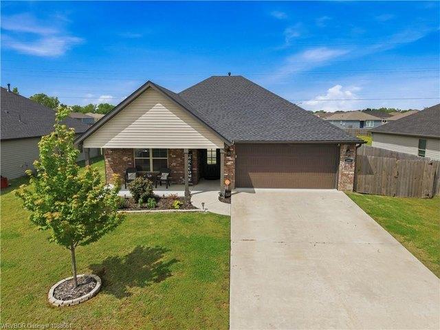 1807 E Endura Park Dr, Siloam Springs, AR 72761