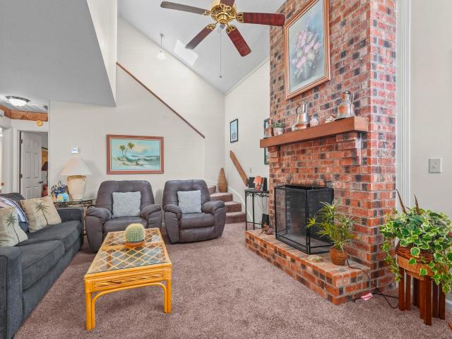 1807 Hillside Dr. S