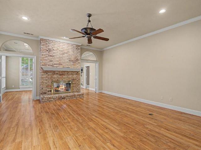 1807 Lakeshore Court