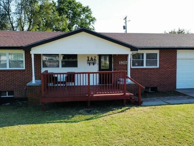 1807 W 17th St, Junction City, KS 66441