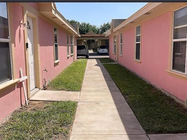 1807 W Douglas Avenue