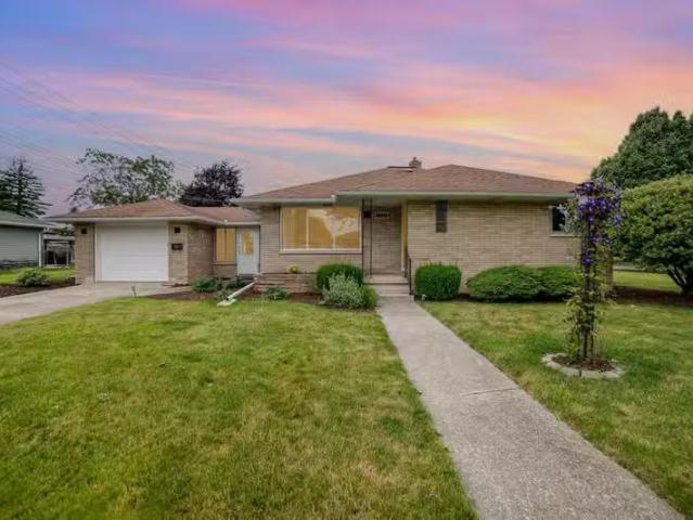 1807 33RD ST, BAY CITY, MI 48708 Single Family Residence For S.