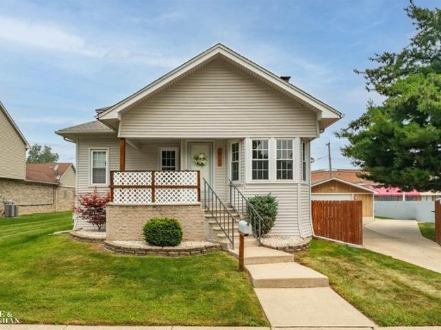 18083 Elizabeth St, Roseville, MI 48066