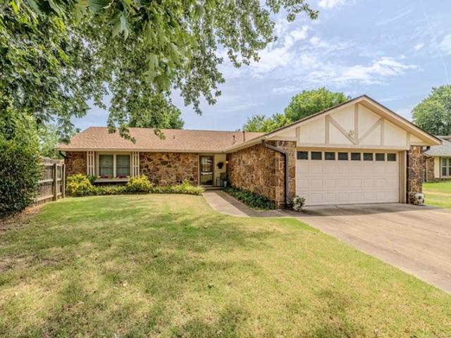 1808 N Chambers Pl, Claremore, OK 74017