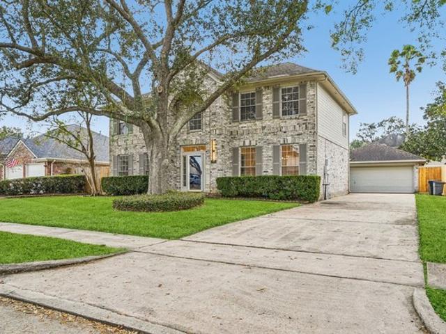 1808 N Mission Cir, Friendswood, TX 77546