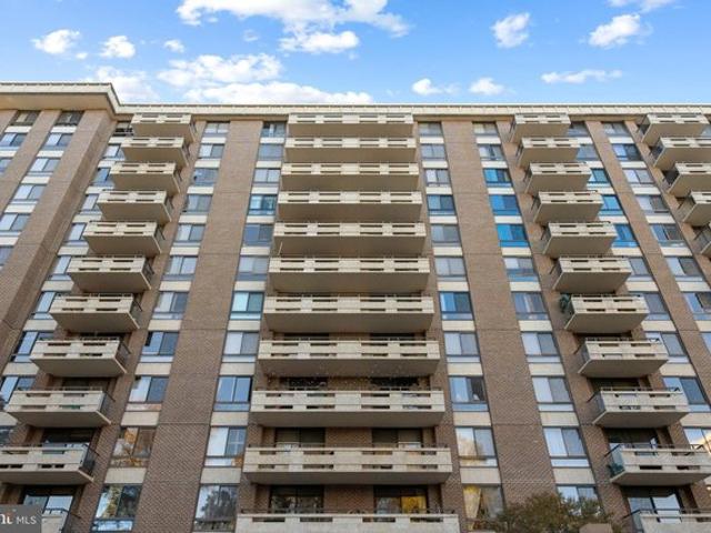 1808 Old Meadow Rd Apt 418, McLean, VA 22102