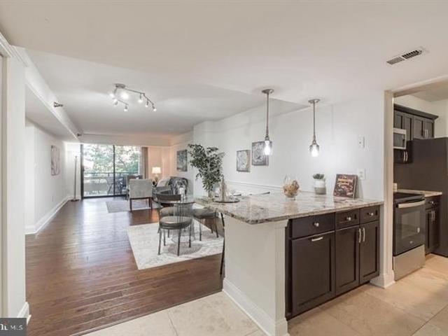 1808 Old Meadow Rd Apt 718, McLean, VA 22102