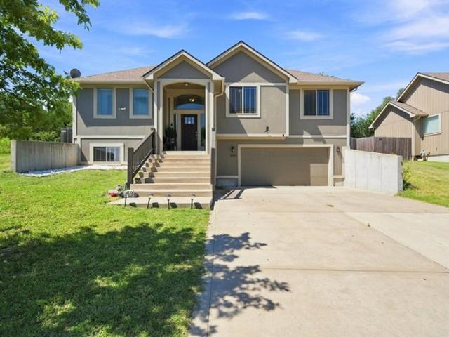 1808 Buckshot Dr, Junction City, KS 66441