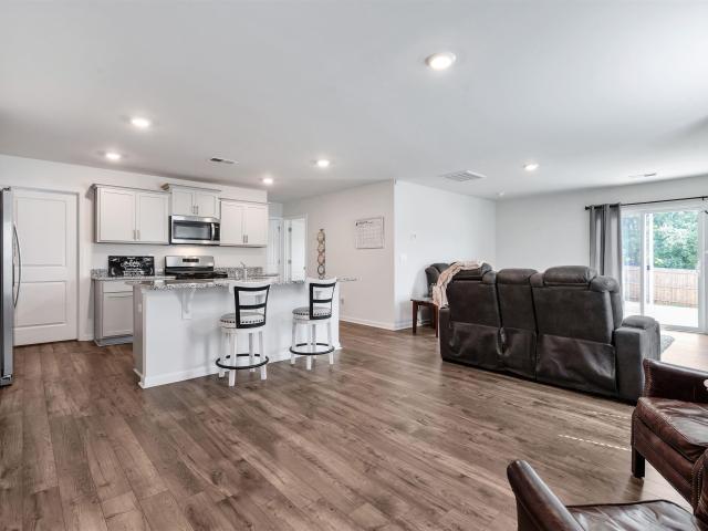 1808 Bridle Lane