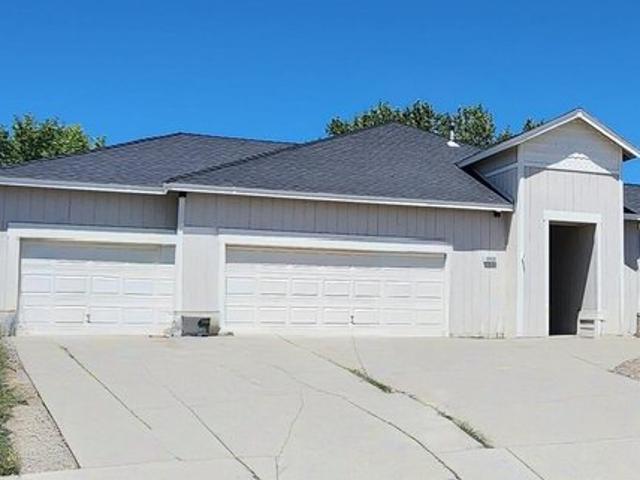1808 Hickory Ln, Fernley, NV 89408