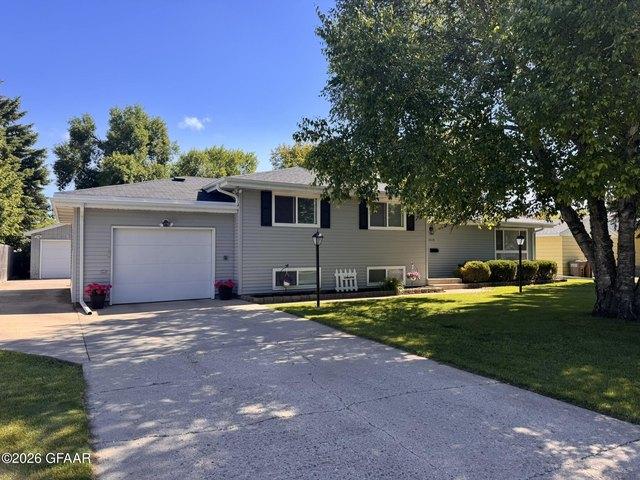 1808 River Rd NW, East Grand Forks, MN 56721