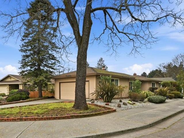1808 Sherwood Ct, Santa Rosa, CA 95405