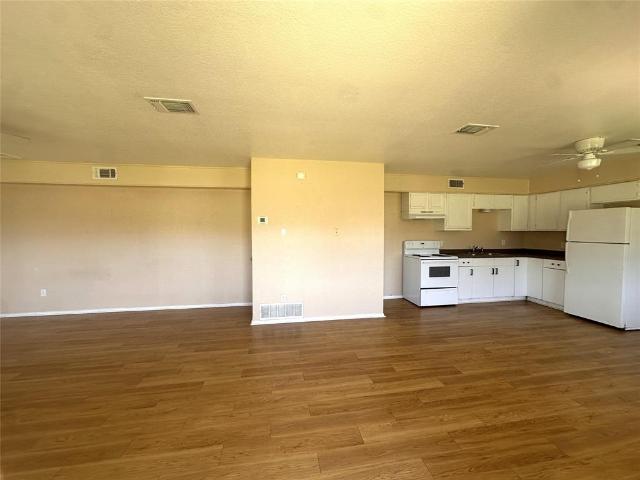 1808 Springlake W