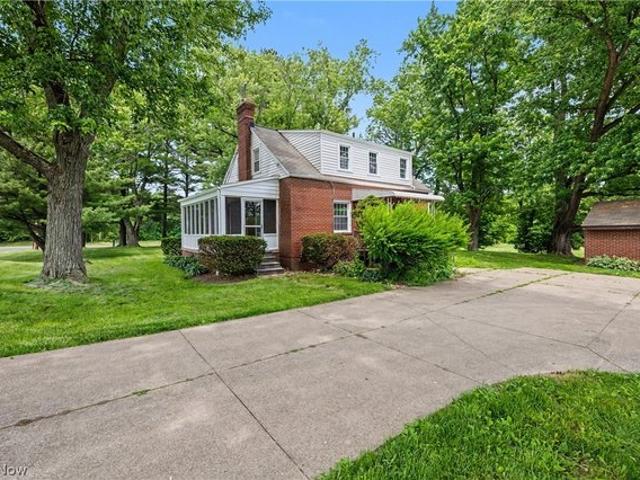 1808 W Comet Rd, New Franklin, OH 44614