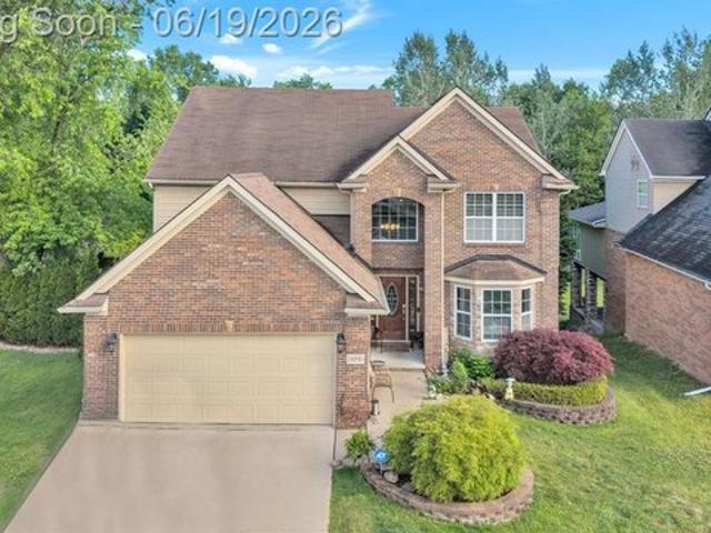 18090 Curtis Ct, Livonia, MI 48152