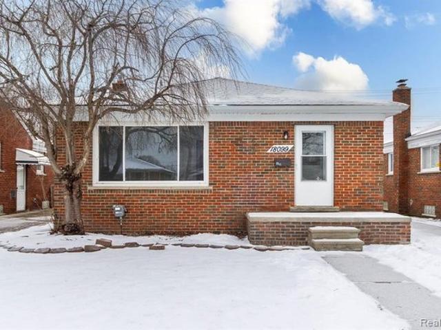 18099 Oak Ave, Eastpointe, MI 48021