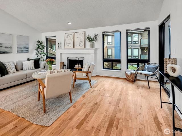 1809 N 107th Street # 301