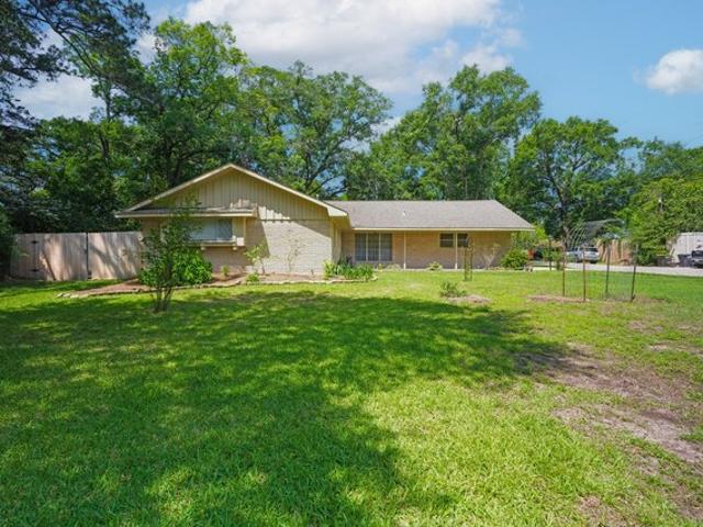 1809 N Roberson St, Conroe, TX 77301