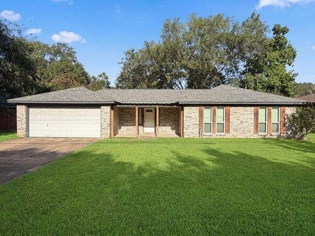 1809 N Valderas St, Angleton, TX 77515