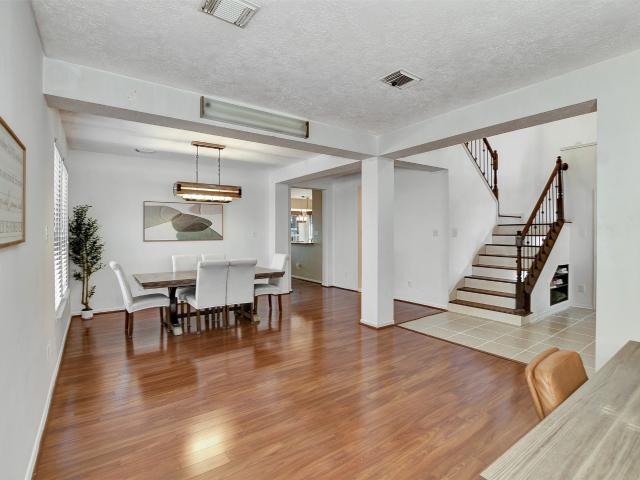 1809 Oak Wood Drive E
