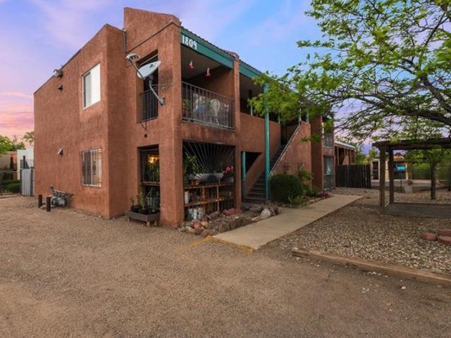 1809 Girard Blvd SE, Albuquerque, NM 87106