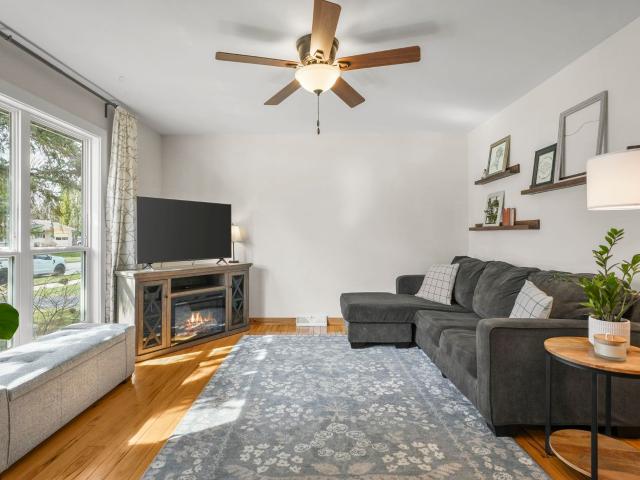 1809 Golden Oak Lane