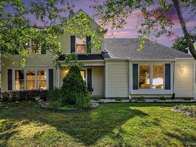 1809 Poppleton Dr, West Bloomfield Township, MI 48324