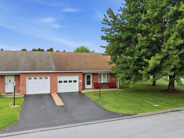 18001 Putter Dr, Hagerstown, MD 21740