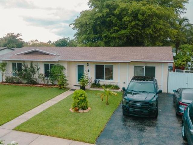 18002 89th Ct SW, Palmetto Bay, FL 33157