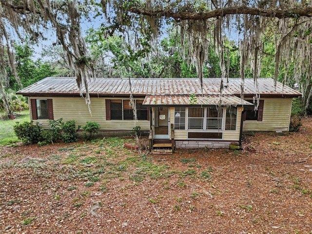 18007 SE 90th St, Ocklawaha, FL 32179