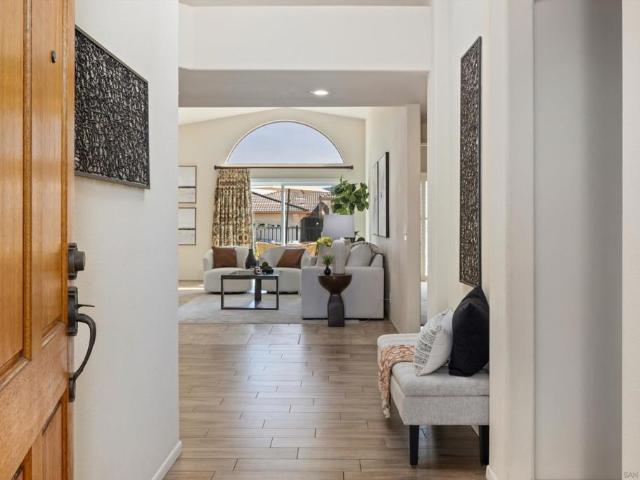 18006 Calle Estepona