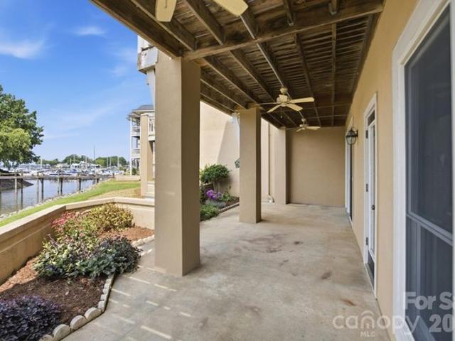 18009 Kings Point Dr, Cornelius, NC 28031