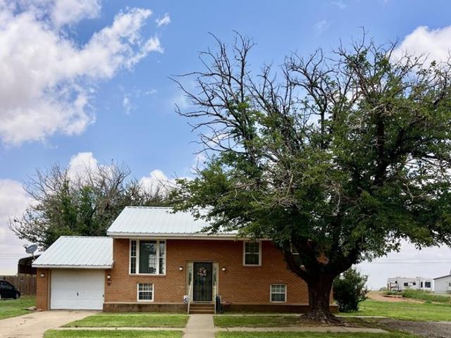1800 N 8th St, Tahoka, TX 79373