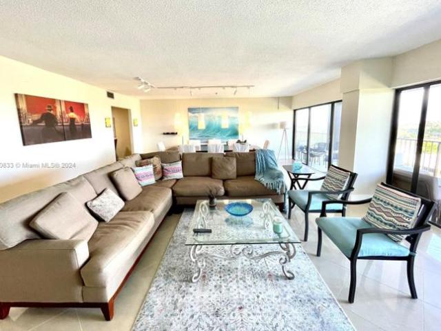 1800 NE 114th St #1201, Miami, FL 33181