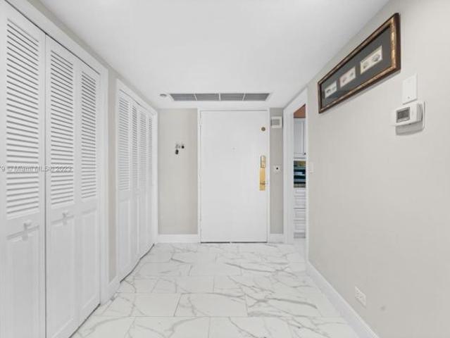 1800 NE 114th St #401, Miami, FL 33181
