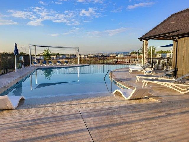 1800 Oak Grove Rd E, Burleson, TX 76028