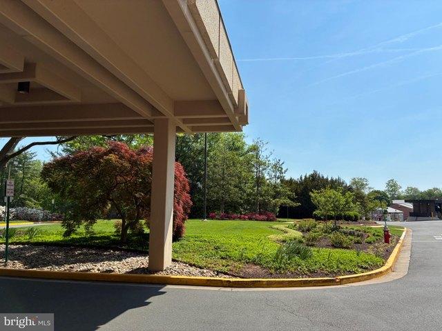 1800 Old Meadow Rd Apt 101, McLean, VA 22102