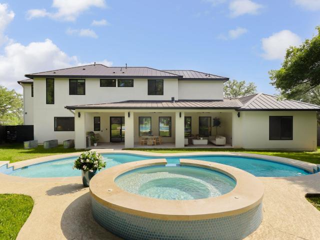 1800 Bay Hill Dr