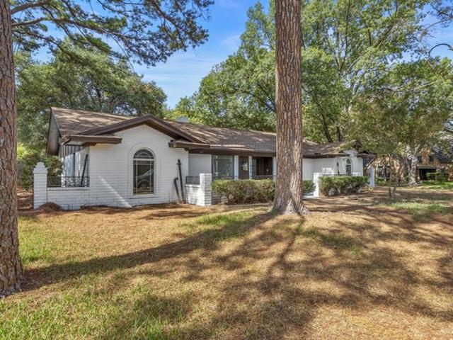 1800 Bois D Arc Dr, Arlington, TX 76013