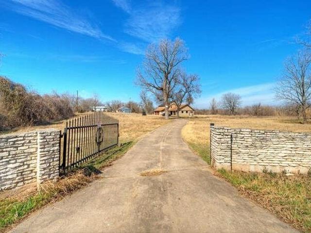 1800 Caldwell Ln, Del Valle, TX 78617