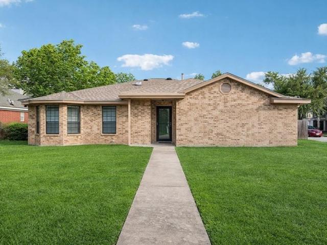 1800 Cedarlawn St, Taylor, TX 76574