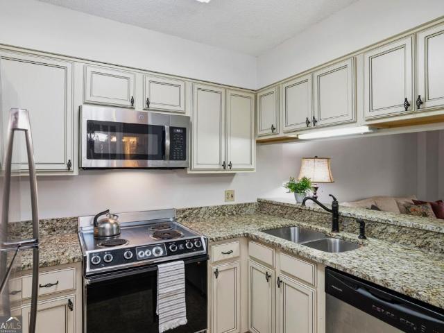 1800 Clairmont Lake A116